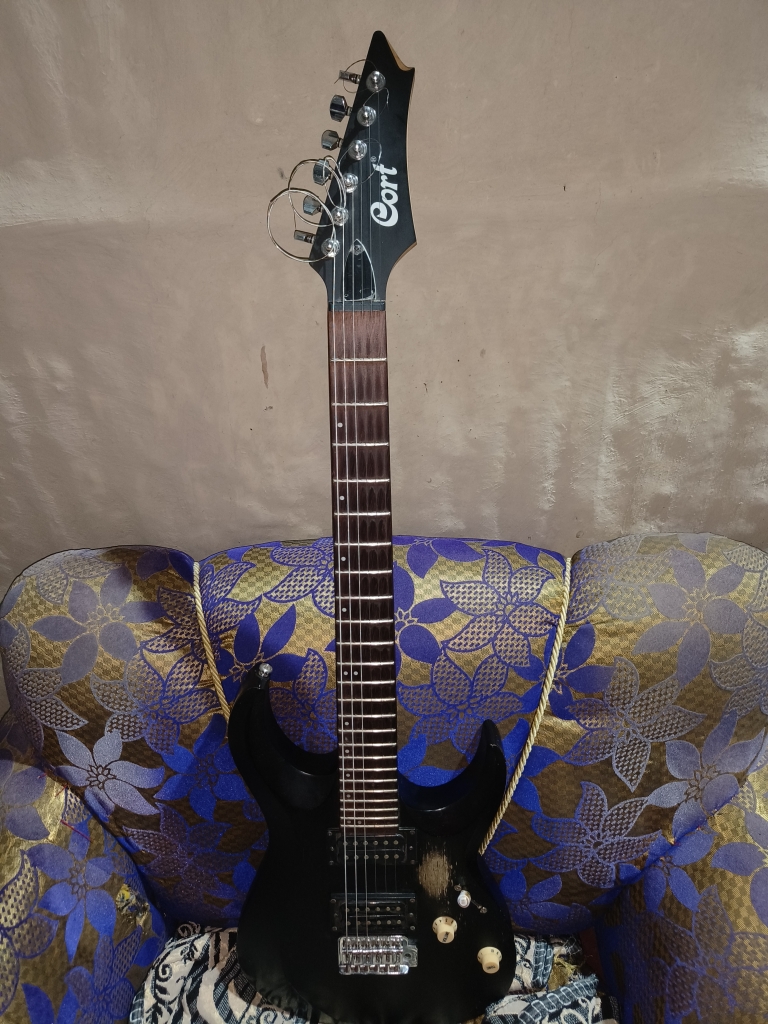 Buy Used 'Cort X 100 Electric Guitar' Online | Bajaao Used Gear